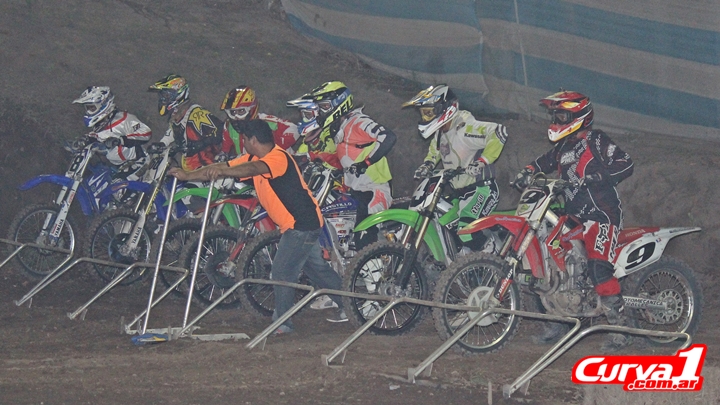 Esta noche abre la temporada el Speedway El Santo - Curva 1